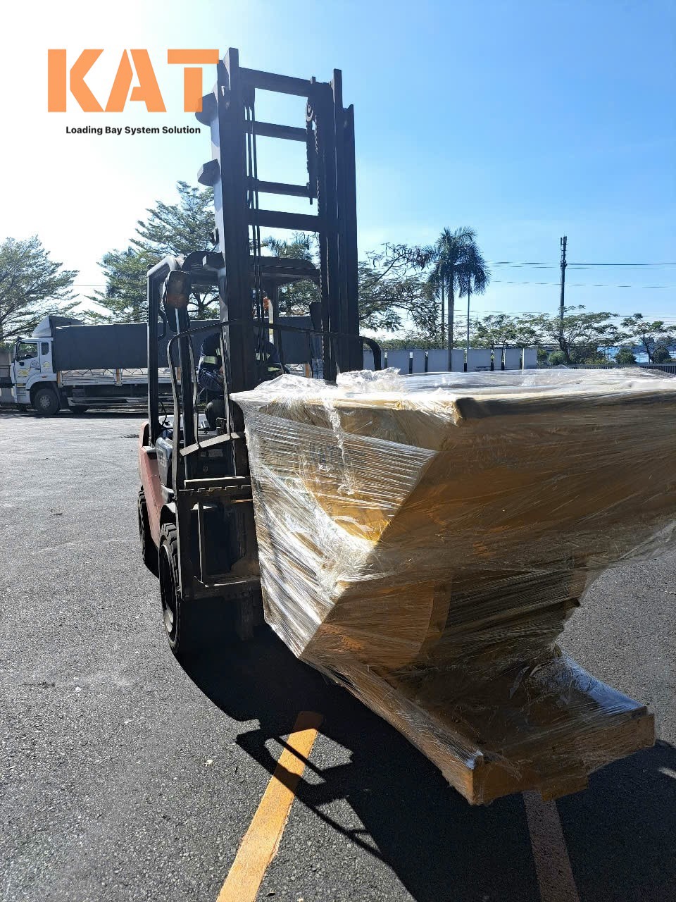 GIẢI PHÁP XỬ LÝ RÁC HIỆU QUẢ VỚI THÙNG RÁC CÔNG NGHIỆP TỰ ĐỔ TIPPING SKIP | KATCO